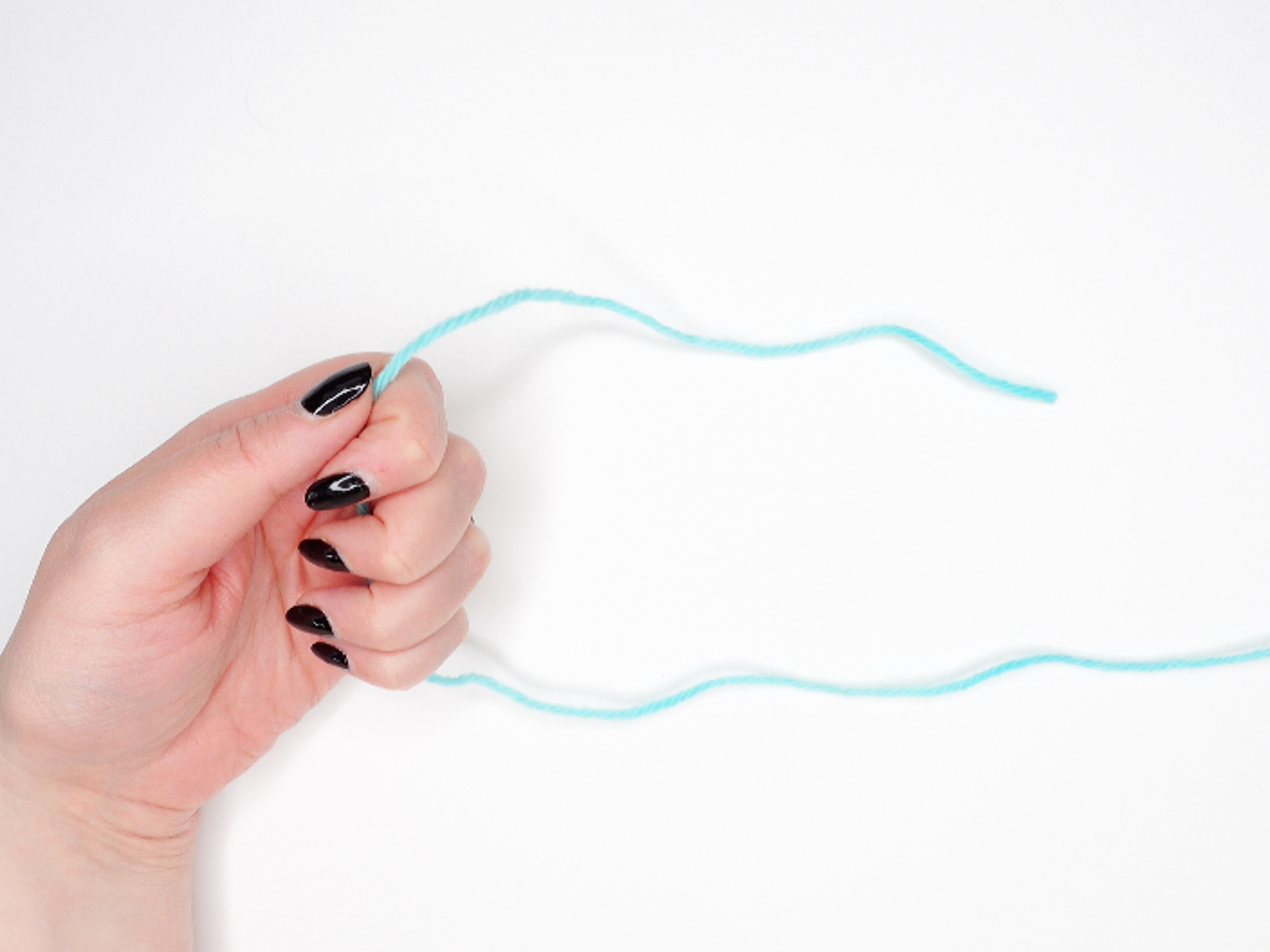 How to make a slip knot for beginners - Just Be Crafty