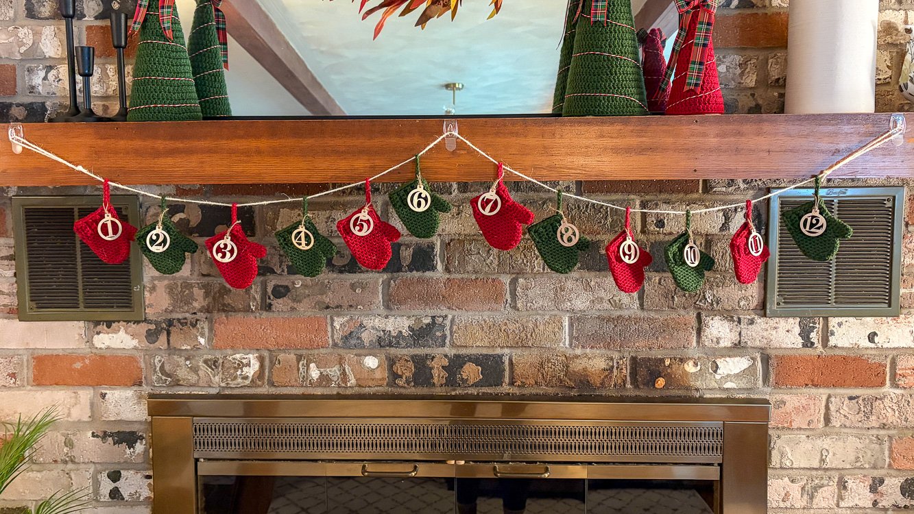 Easy Crochet Mitten Advent Calendar Garland (Free Pattern) - Just Be Crafty